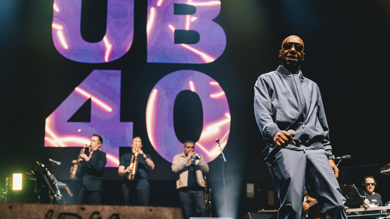 5 No. 1 hits that prove 1993 was the decade's best year for love songs