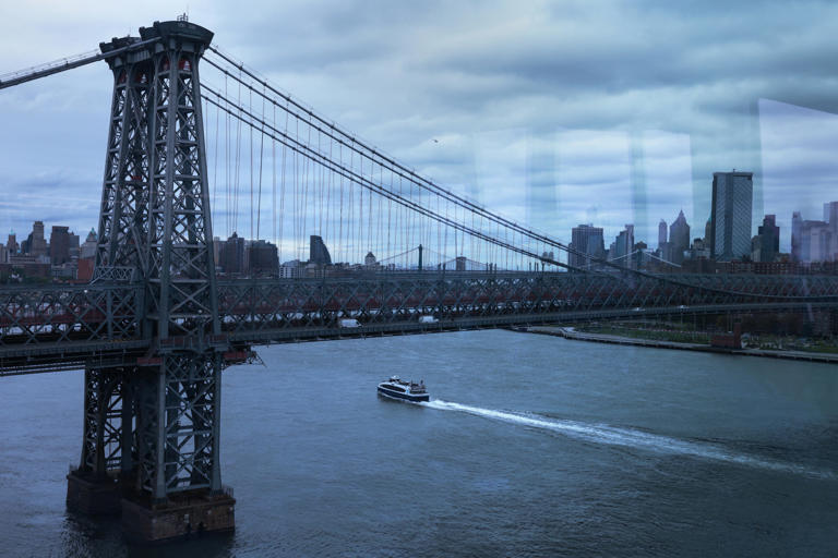 Teens fall while suspected of 'subway surfing' on NYC bridge, 1 dead