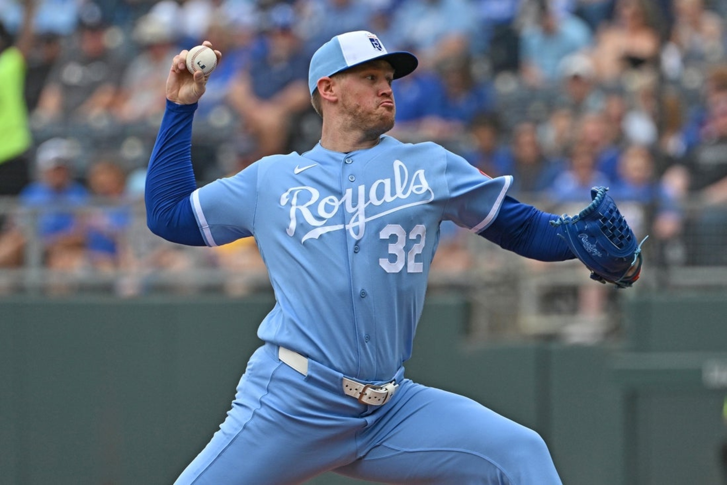 Royals' Stephen Kolek fires 4-hit CG shutout vs. Mariners
