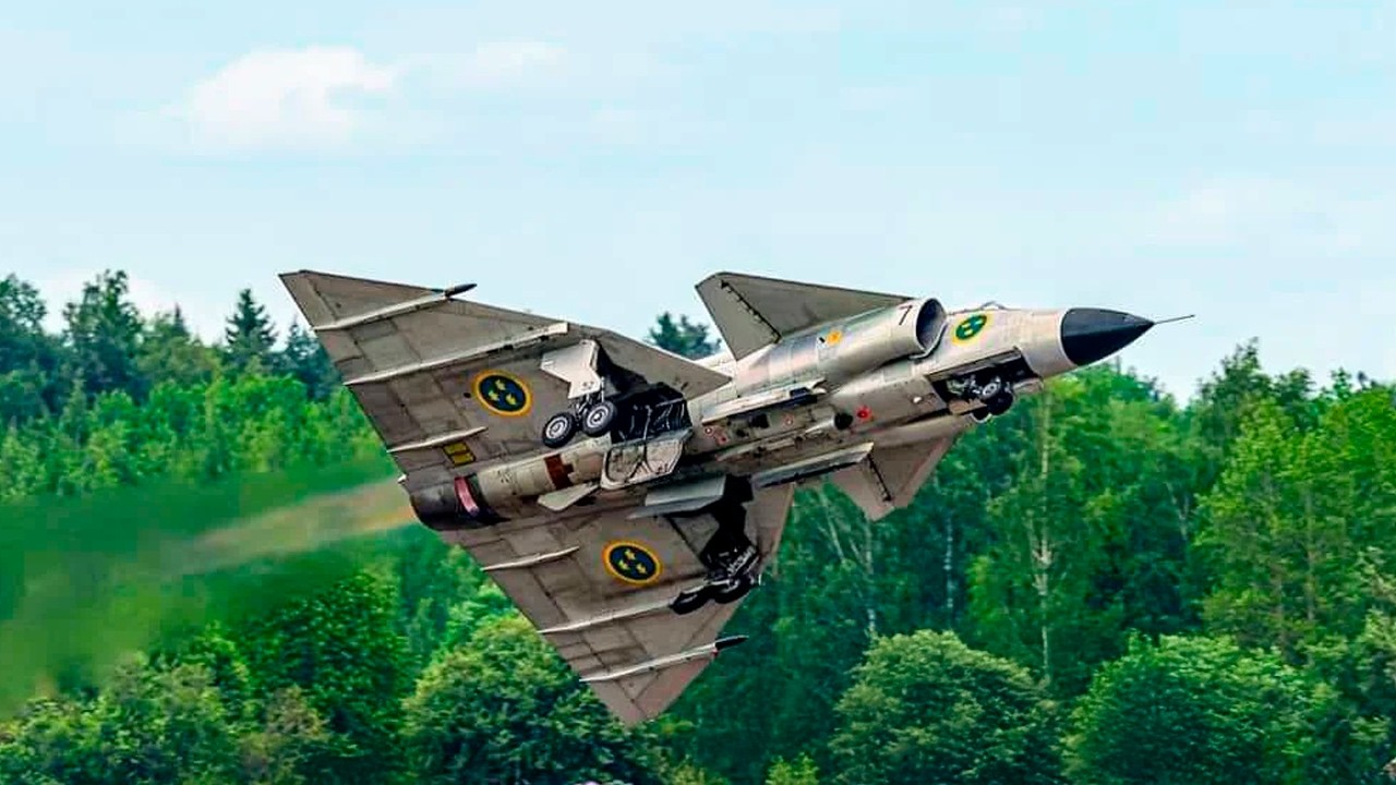 The fighter jet that could brake and reverse like a truck