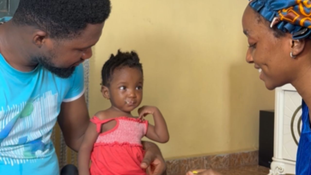 Baby starts eating after her dad pretends to be hurt