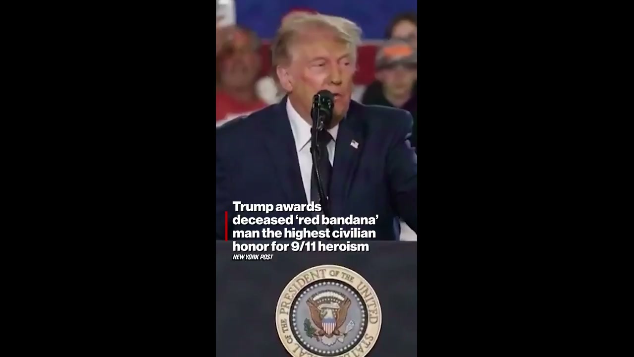 Trump awards deceased 'red bandana' man for 9/11 heroism