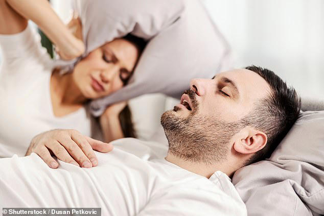 Sleeping on your side is the best treatment for severe snoring condition