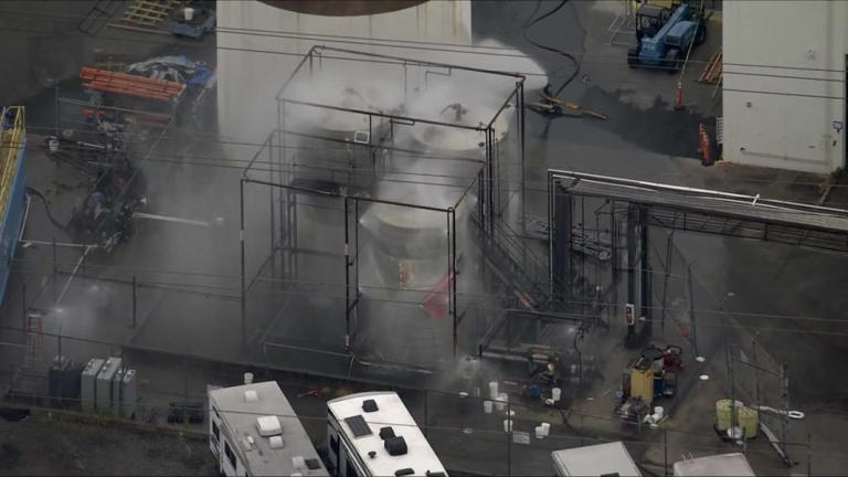 Thousands still evacuated amid Orange County toxic chemical leak that ...