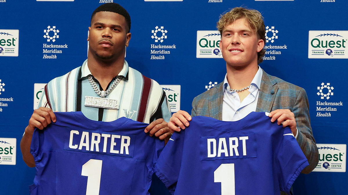 Giants OT downplays locker room division after Jaxson Dart introduced ...