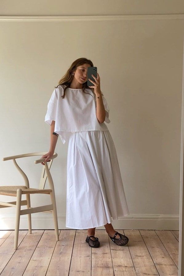 Tips styling outfit serba putih yang anti membosankan