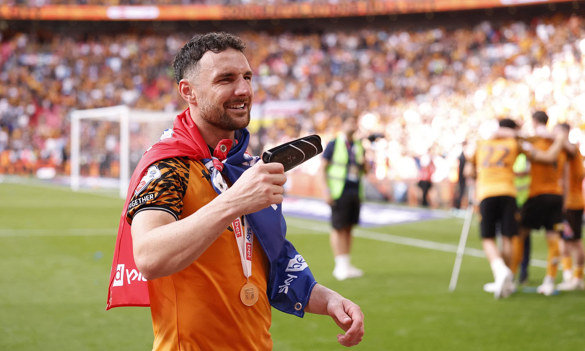 Hull captain Lewie Coyle dedicates play-off triumph to late father in ...