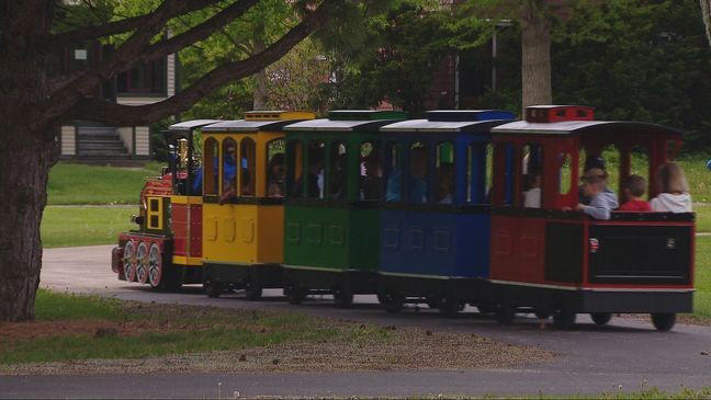 Menominee Park Zoo opens season in Oshkosh, debuts new trackless train ...