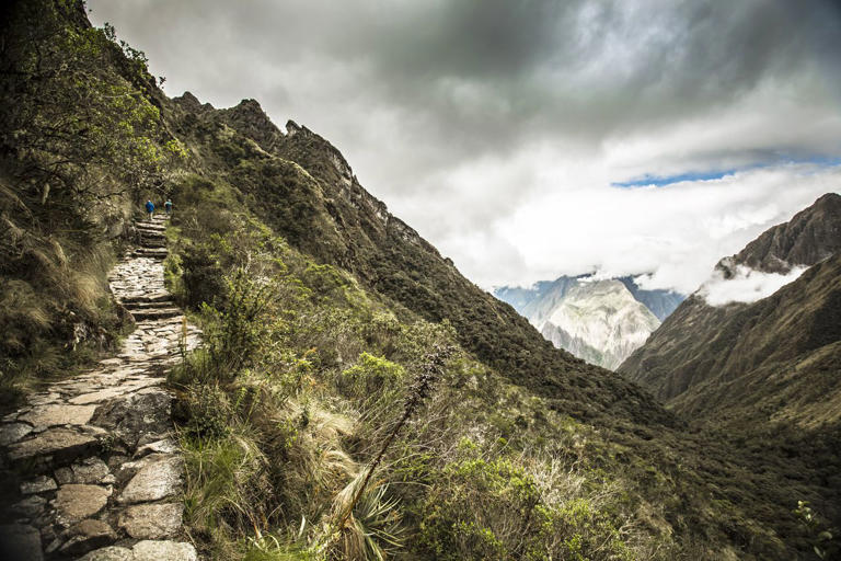 Police officer, 52, plunges 1,000 feet to his death while hiking with ...