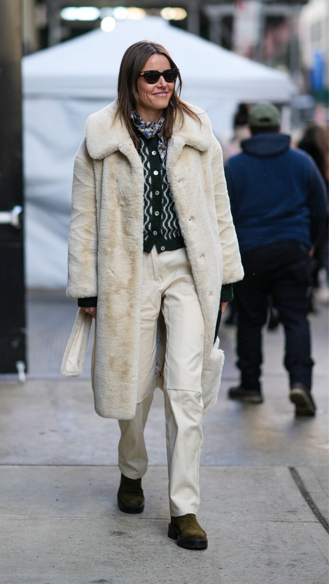 Inspirational street style outfits of jeans and boots combinations