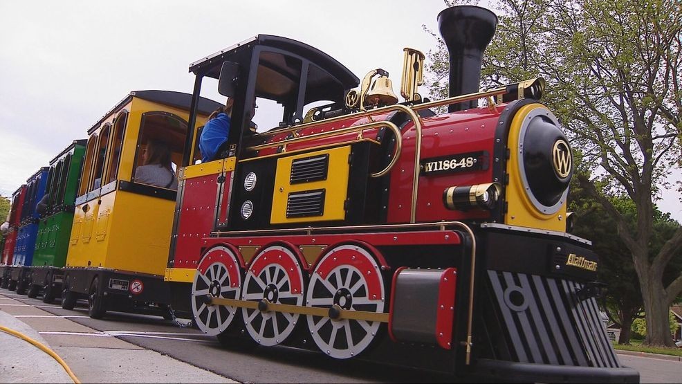 Menominee Park Zoo opens season in Oshkosh, debuts new trackless train ...