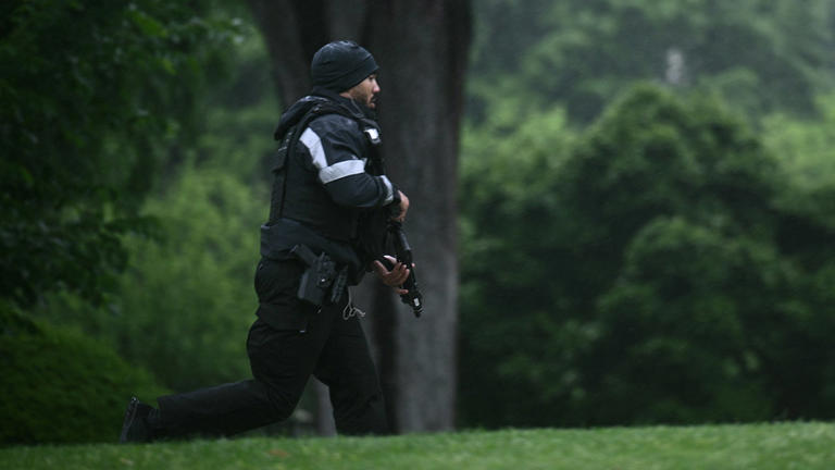 Gunman dead after opening fire near White House checkpoint, Secret ...