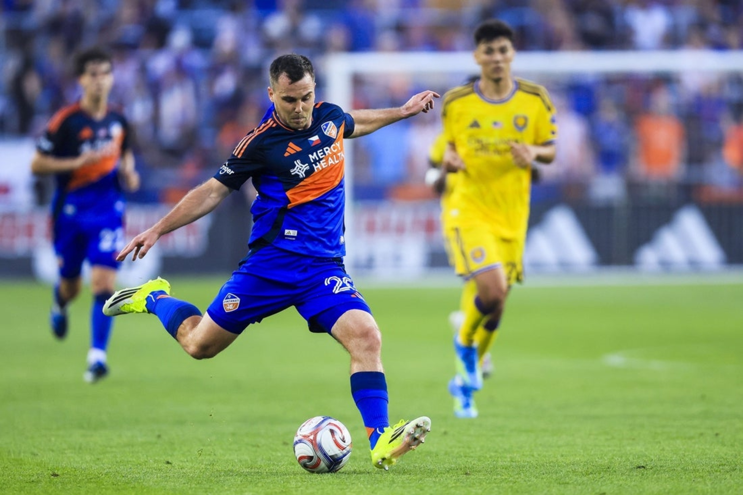 Evander has hand in 5 goals as FC Cincinnati hammers Orlando City