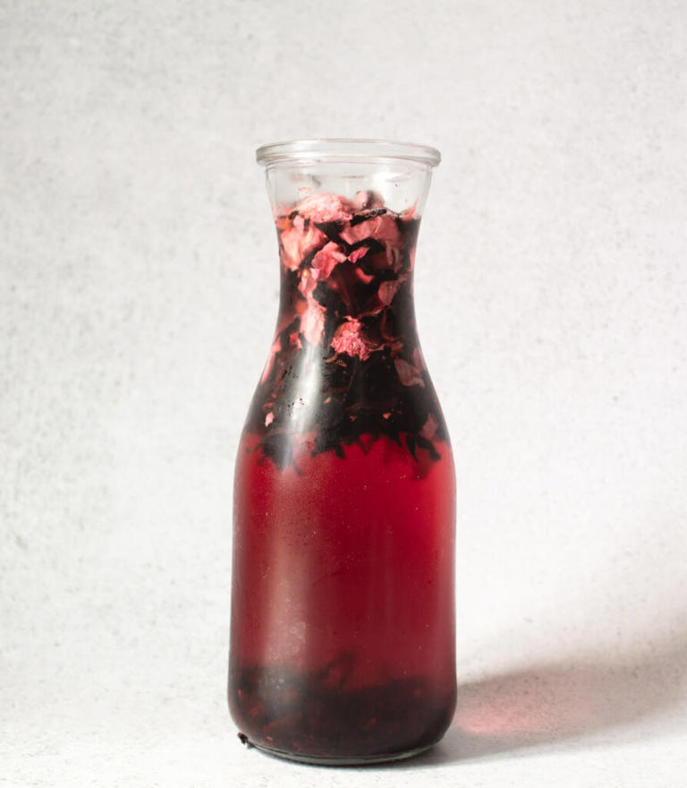 Botanical cold brew oolong with hibiscus and rose