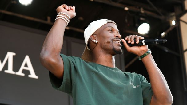 Jimmy Butler pumps up fans to 'A Thousand Miles' at BottleRock
