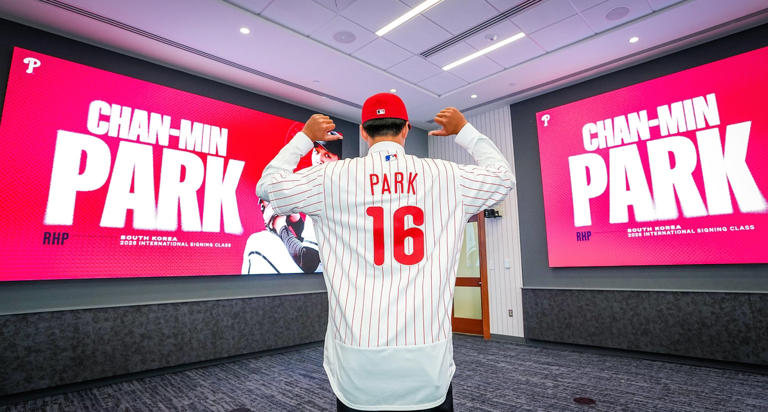 S Korean high school pitcher Park Chan-min signs with Phillies