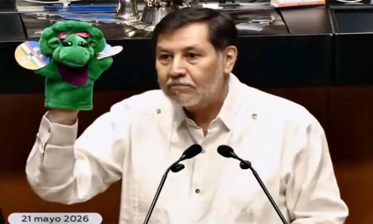 Noroña desata escándalo con una Baby Bop en el Congreso