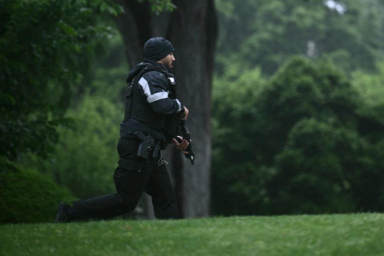 Gunshots near White House as press told to flee to briefing room