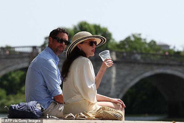 Met Office sends warning as UK to sizzle in 30C heat today - before ...