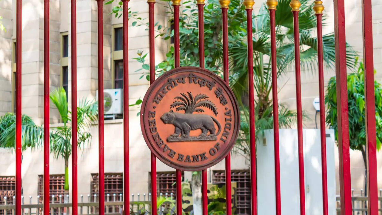 RBI may avoid rate hike despite rupee weakness, inflation key focus: report