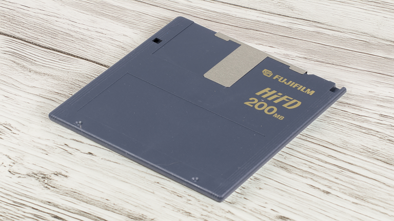 Sony's 200MB floppy disk was supposed to bury Zip drives—then it all ...