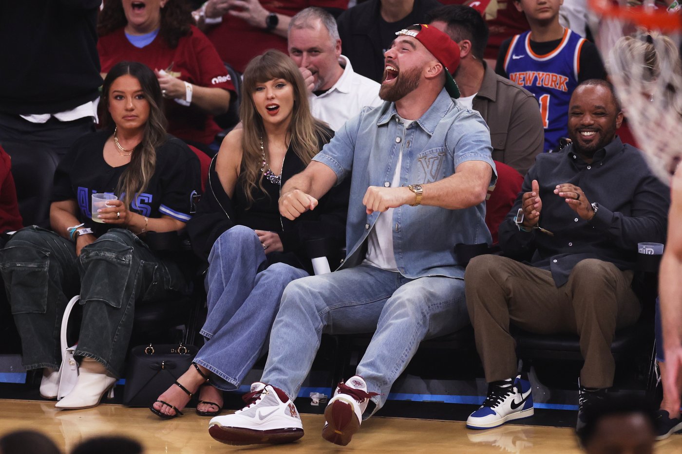 Life of a basketball fan: Taylor Swift attends Cavs-Knicks in Cleveland ...