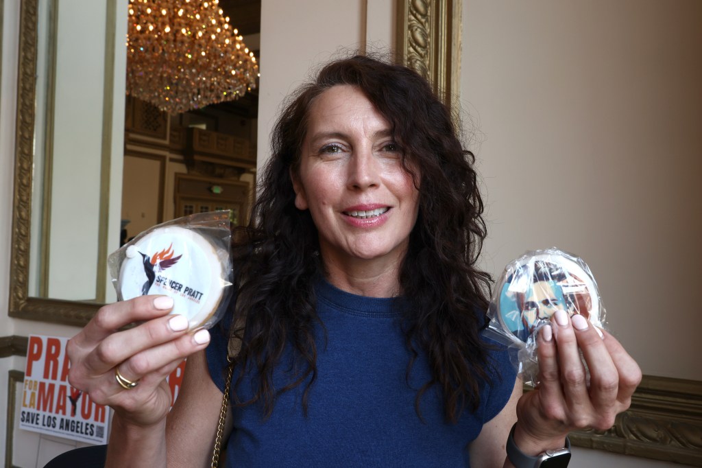Pratt cookies spark feeding frenzy as Brentwood bakery gets slammed ...