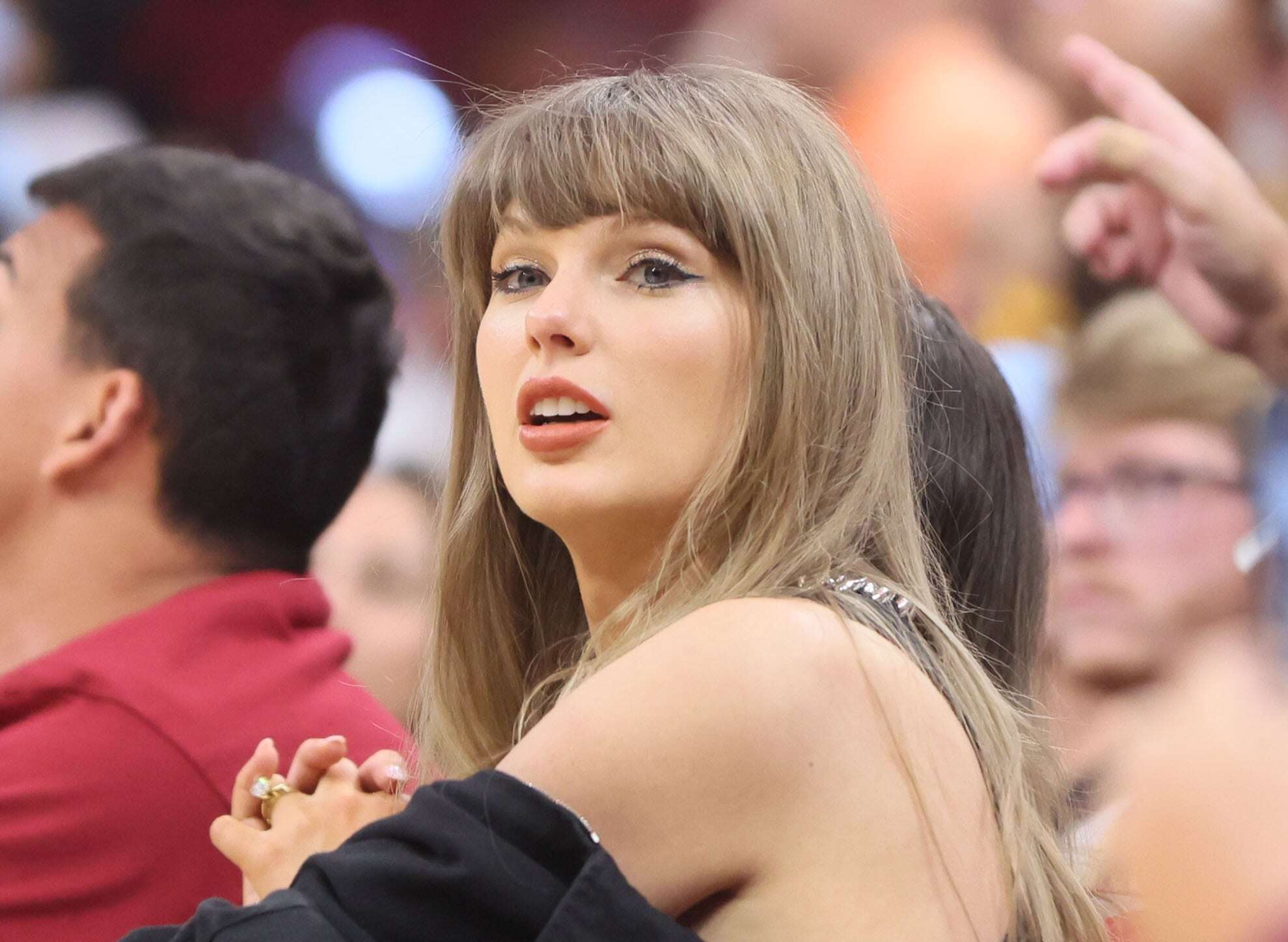 Taylor Swift, Travis Kelce and others spotted at Cavs vs. Knicks Game 3 ...