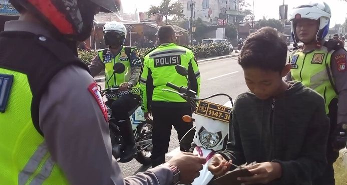 Praktis dan anti pemalsuan, ini kelebihan SIM digital yang akan ...