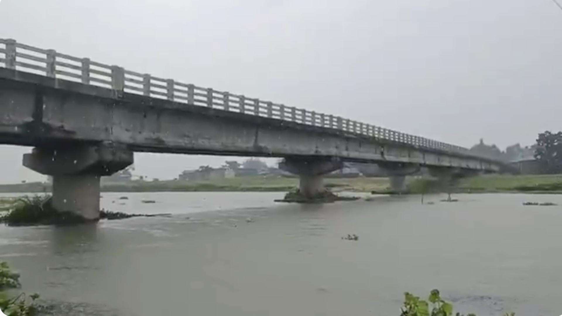 Cracks surface on Bihar’s Araria bridge after pillar subsides, heavy ...