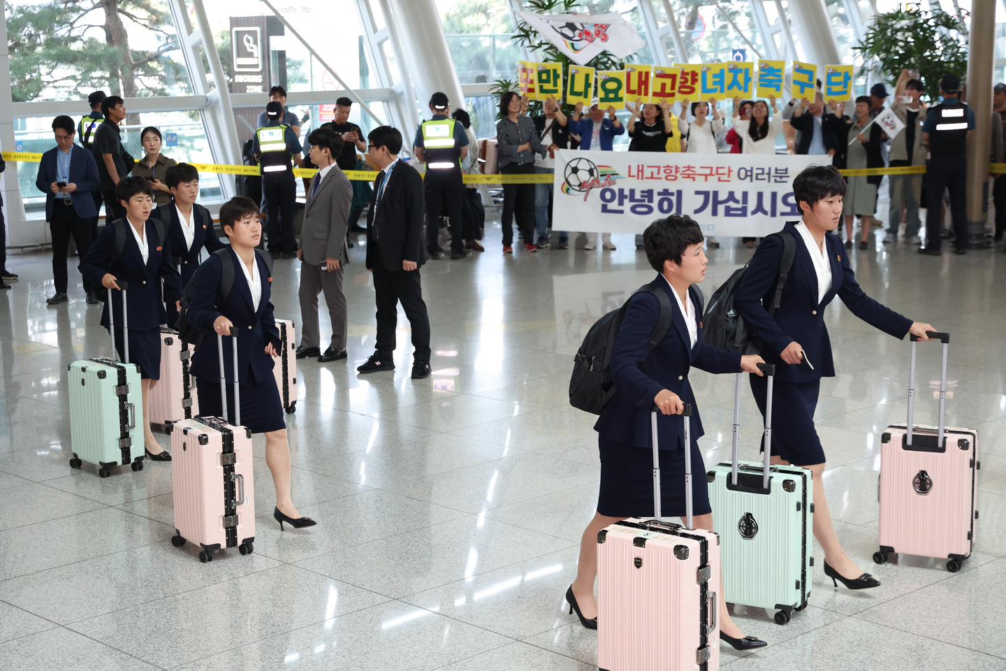 North Korean women's football team leaves South Korea, quiet on chants ...