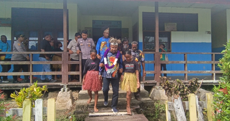 Bupati Yunus Wonda dorong penguatan pendidikan dan pelayanan distrik di ...