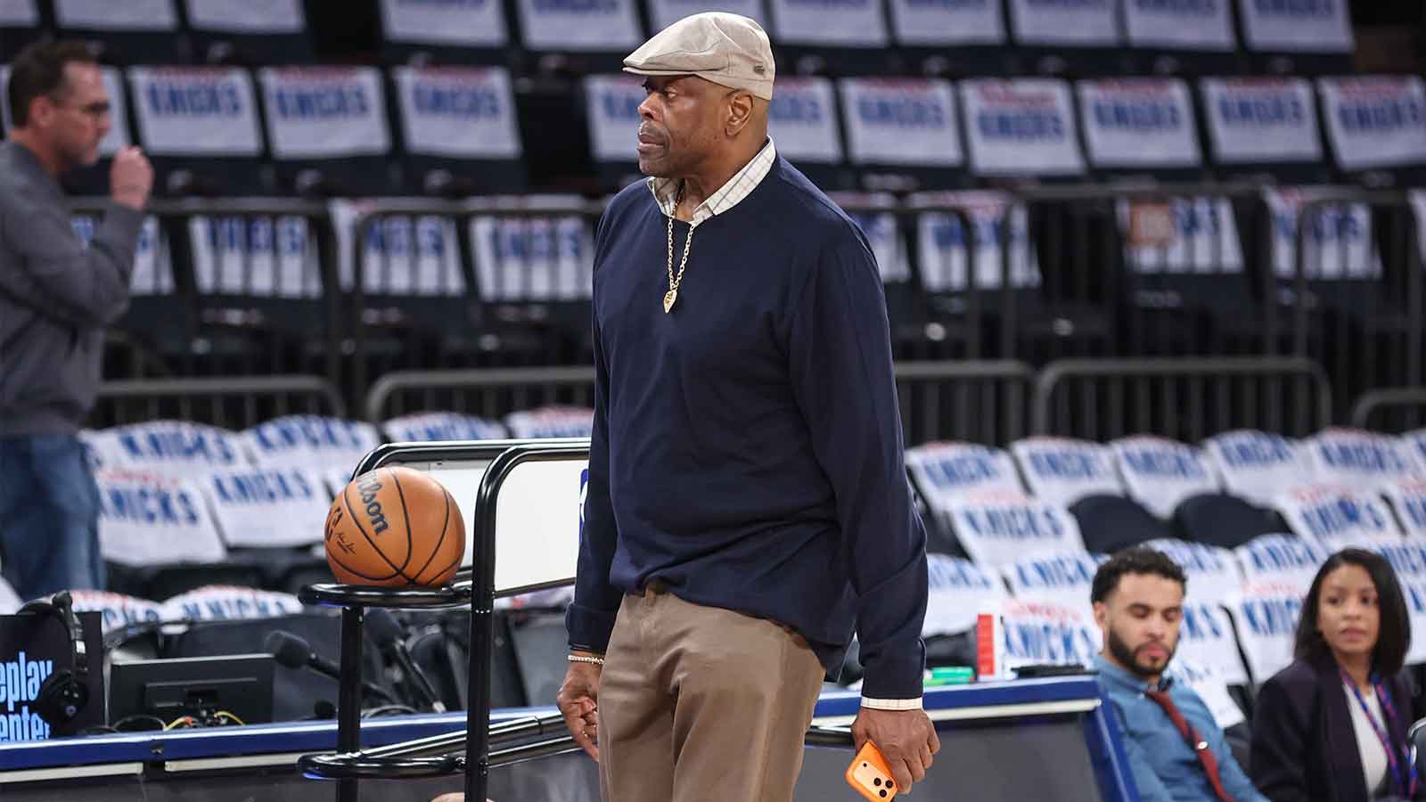 Patrick Ewing, Walt Frazier headline famous Knicks cheering section in ...