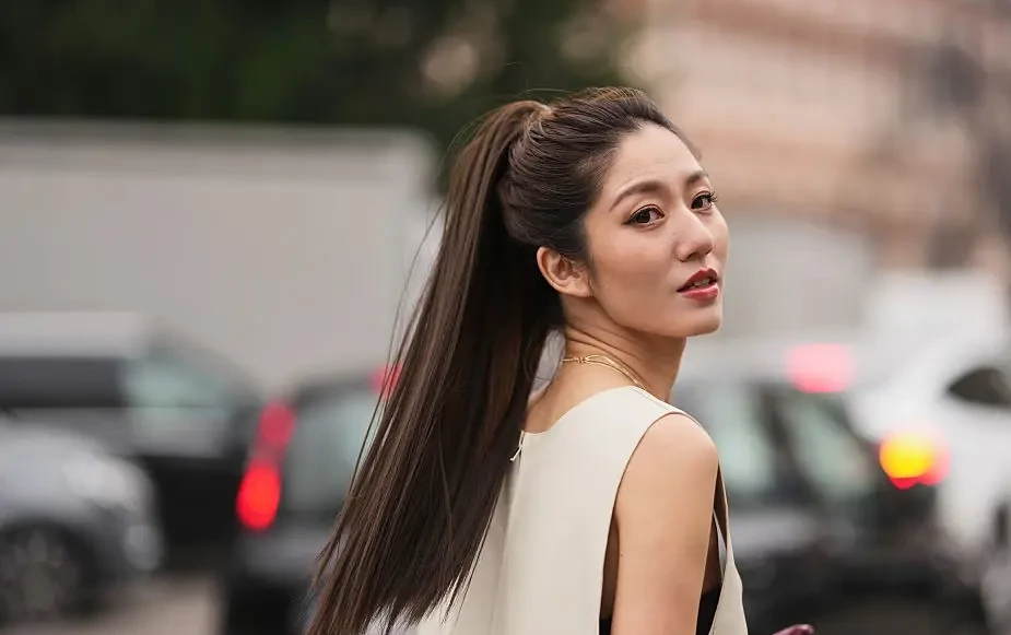 Ponytail styles that totally change your vibe