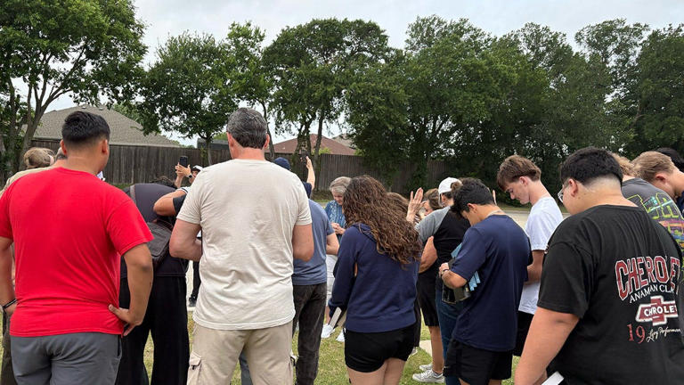 Outrage over Qurans and hijabs at Texas school ignites Bible revival ...