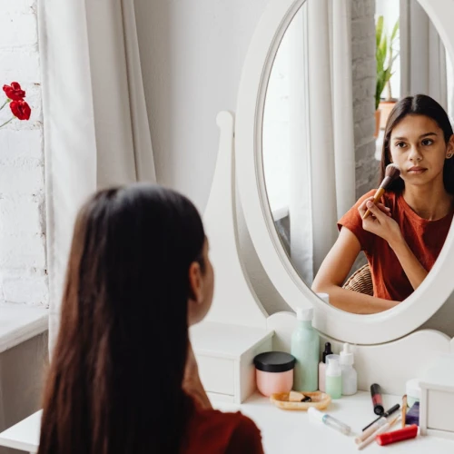 6 tips agar makeup menempel lebih lama untuk kulit berminyak