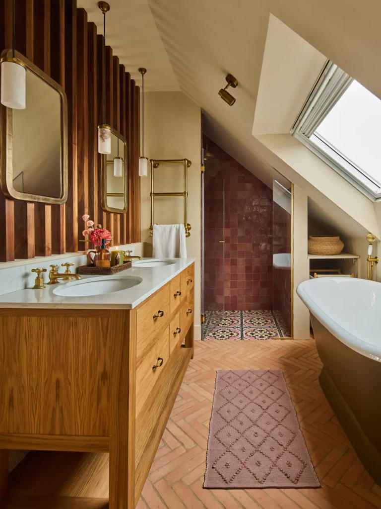 5 space-saving tricks you always see in loft conversion bathrooms