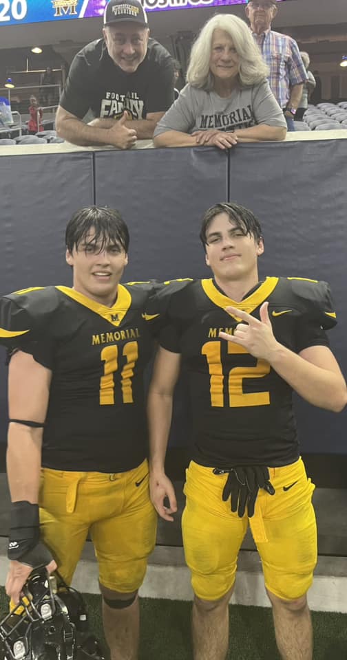 Texas teen Austin Metcalf’s twin brother accepts posthumous diploma at ...