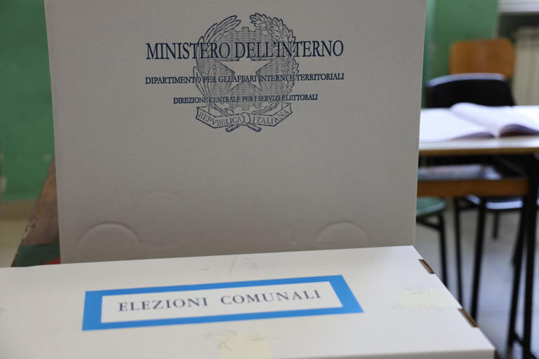 Amministrative, seggi aperti in 54 comuni pugliesi