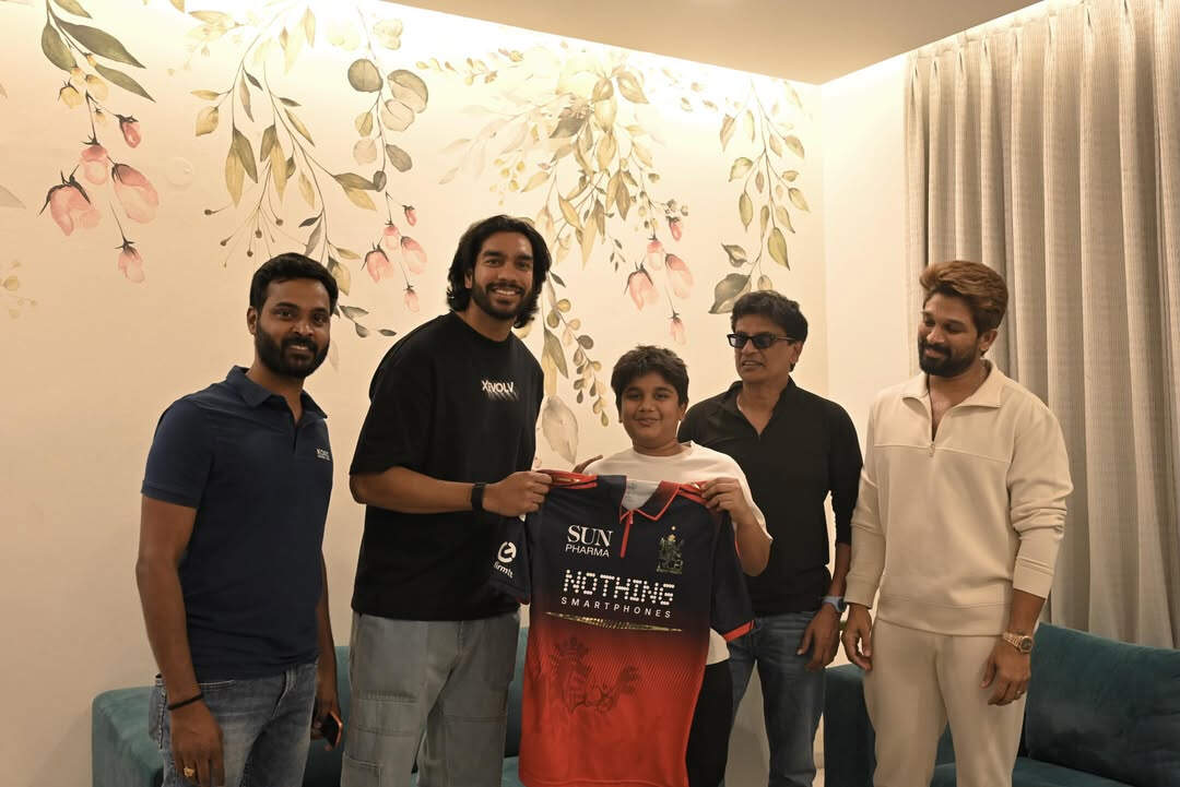 When cinema meets cricket: RCB's Venkatesh Iyer meets Allu Arjun