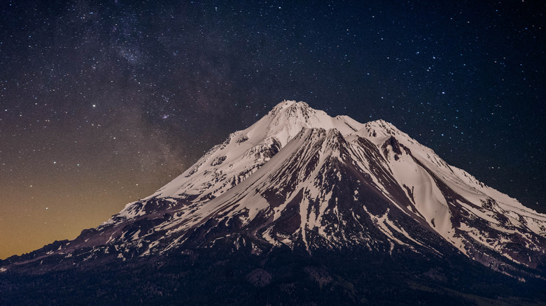 A mountain on the California-Oregon border is an eerie vacation spot ...