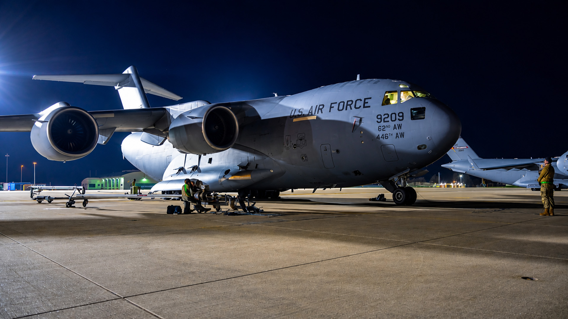 C-17 da Força Aérea dos EUA movimenta carga durante missão