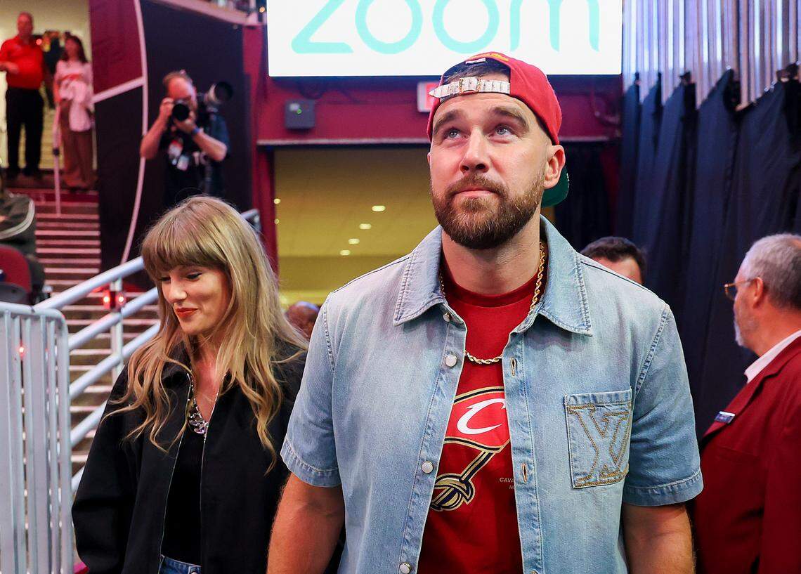 Travis Kelce, Taylor Swift sported denim fits to watch NBA playoffs in ...