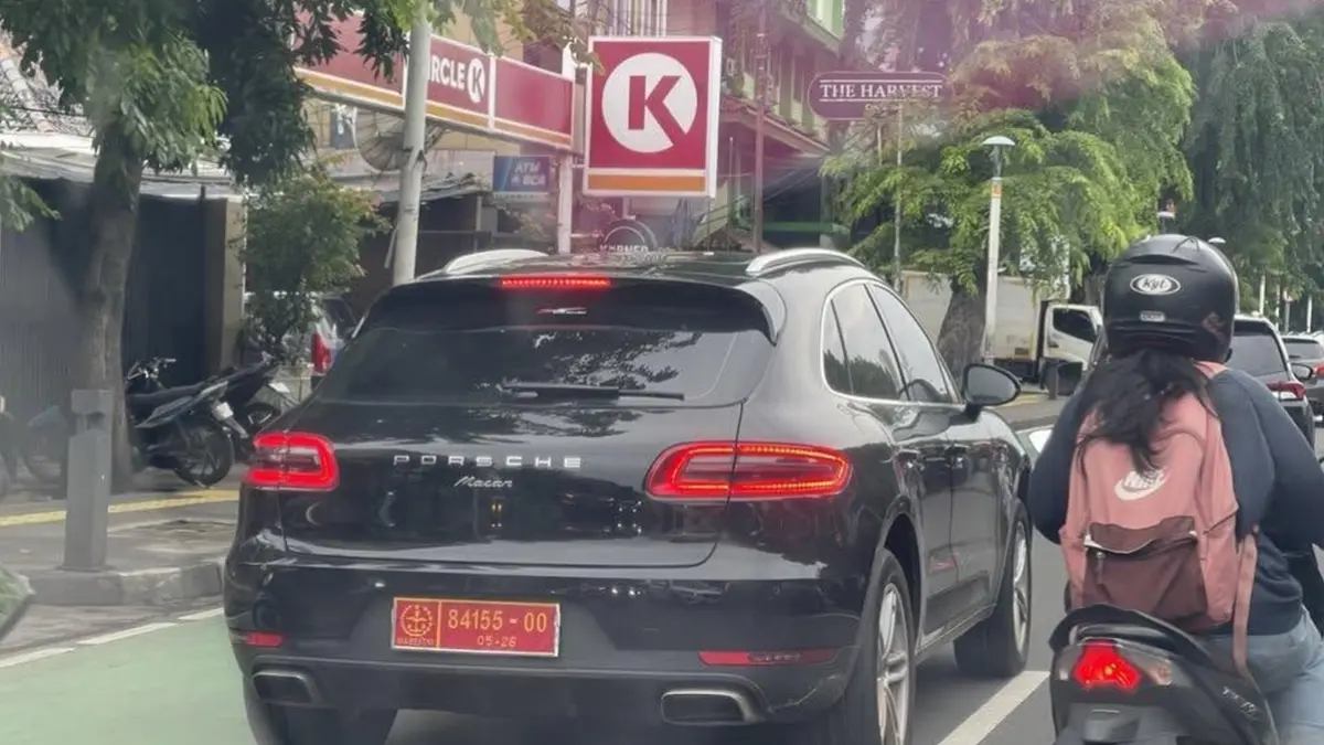 Geger Porsche Macan Rp 2,6 miliar berplat dinas militer di jalan raya ...