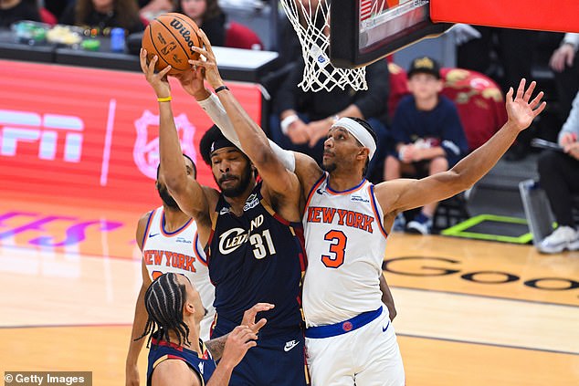 New York Knicks break Travis Kelce and Taylor Swift's hearts with ...
