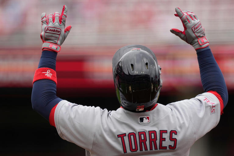 Cardinals' Bryan Torres homers in big league debut, 11 years after ...