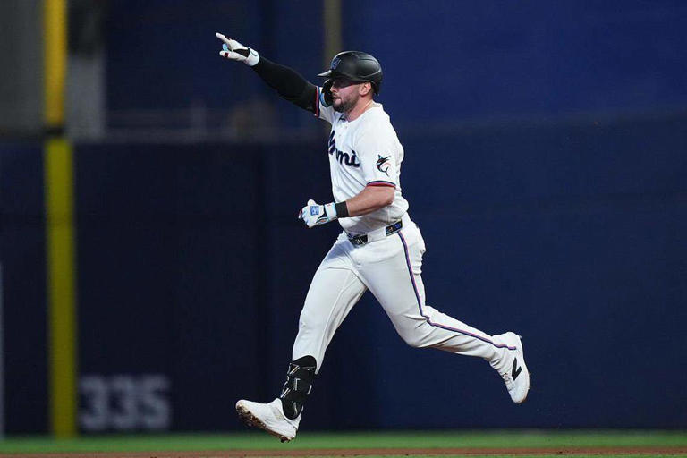 Liam Hicks hits two home runs as Miami Marlins beat Mets to take series