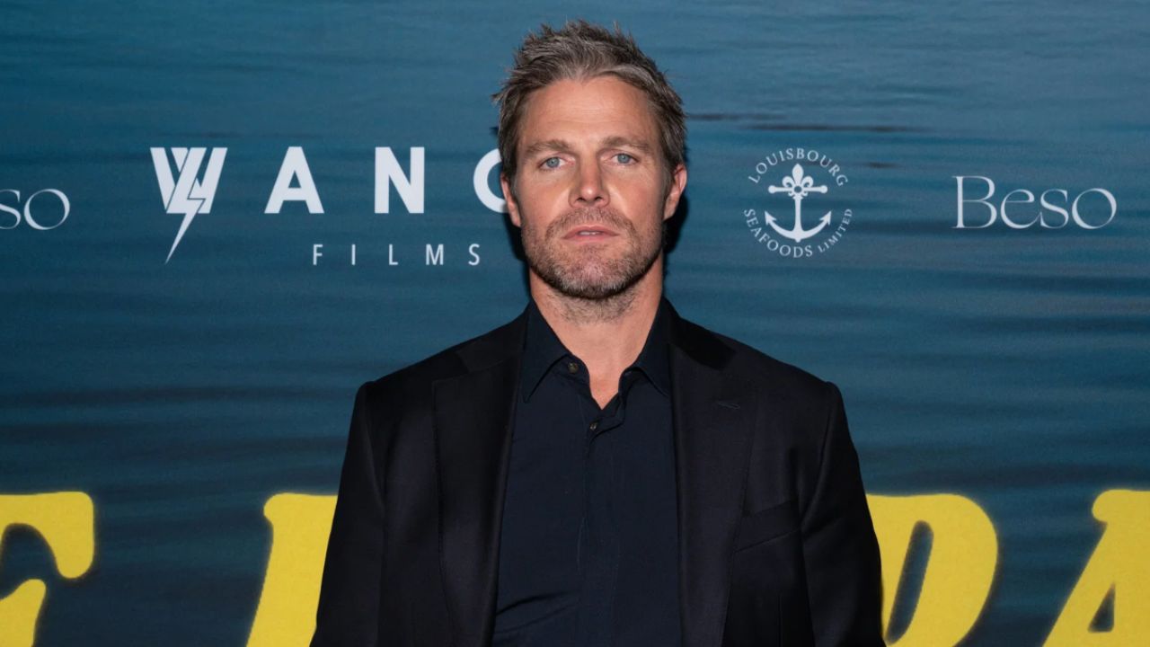 I love playing superheroes - Stephen Amell gives fans first glimpse of ...
