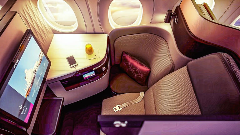Qatar Airways QSuite vs. Emirates business class: Here's what you ...