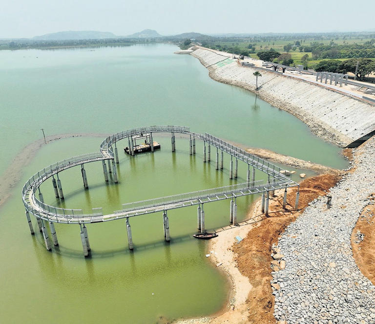Walk over water at Yellamma Cheruvu